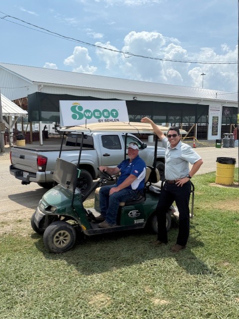 Sweet by Behlen y Behlen Grain Systems visitan la instalación de ...