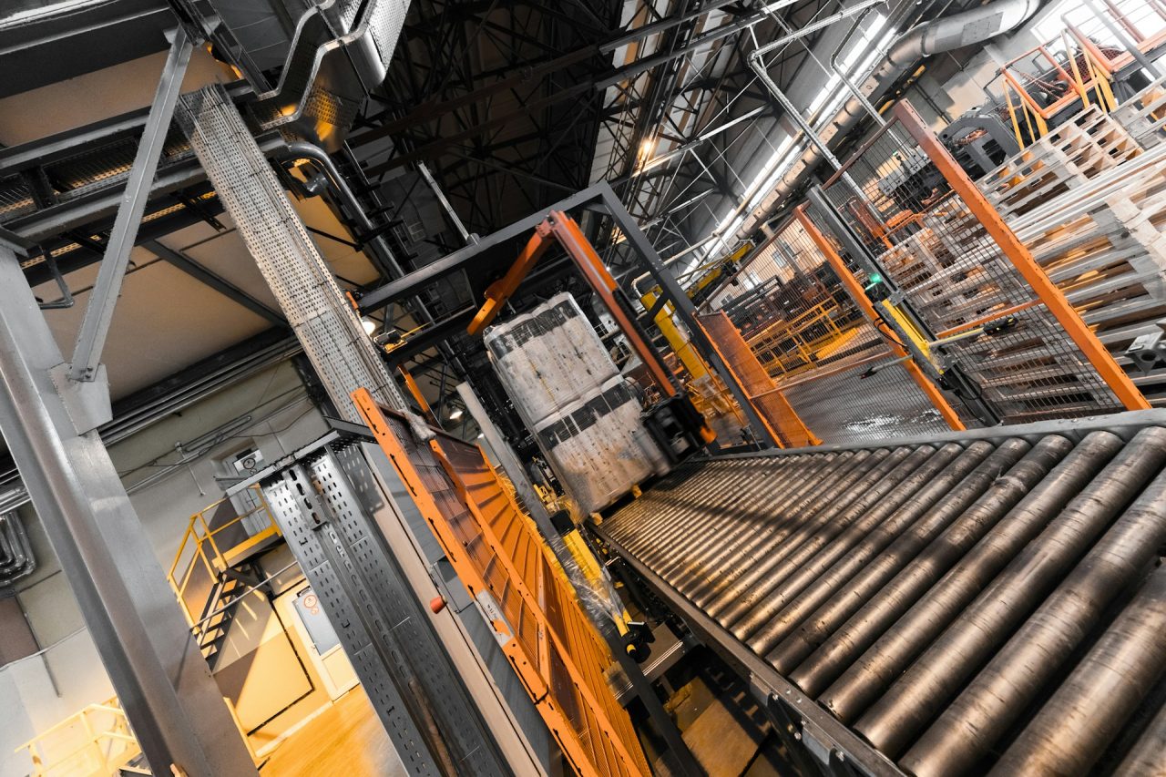 Transport Heavy Loads with Flite-Veyor® Drag Conveyors